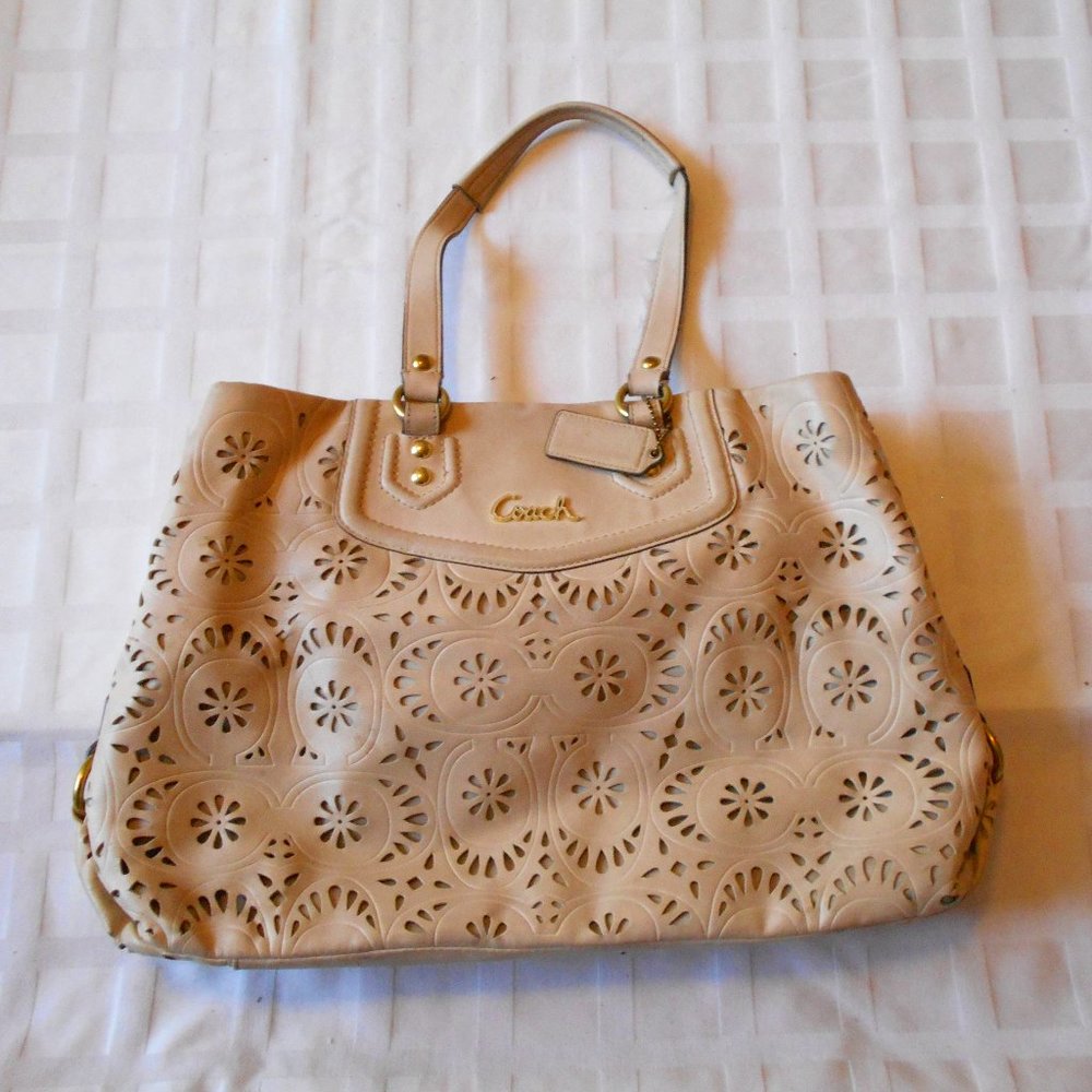 Coach Vintage Ivory Eyelet Laser Cut Maggie Leather T… - Gem